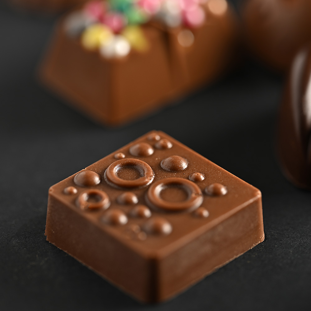 Sütlü Çikolatalı Dolgusuz Spesiyal Çikolata - 1 kg